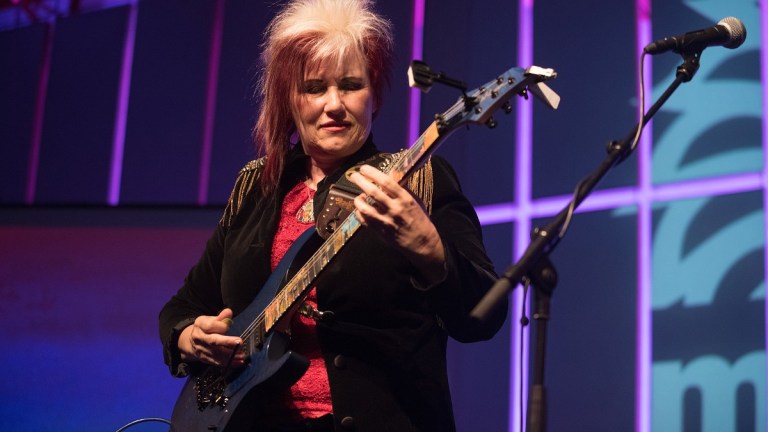Jennifer Batten: The Trailblazing Queen of Shred Guitar ...